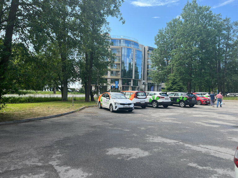 Otoparklar Parking lot, Saint‑Petersburg, foto