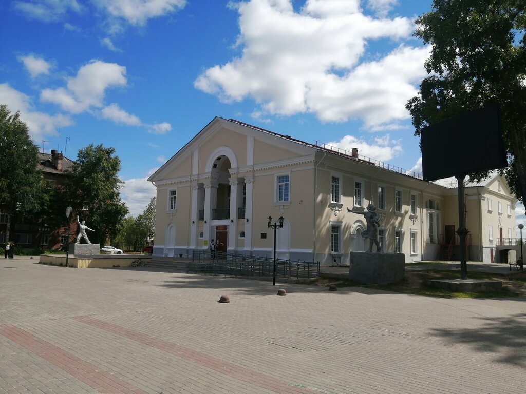 Kültür ocakları Mikunsky gorodskoy dom kultury Mbu, Mikun, foto