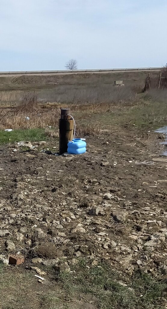 Pınar, çay Spring, stream, Kırım Cumhuriyeti, foto