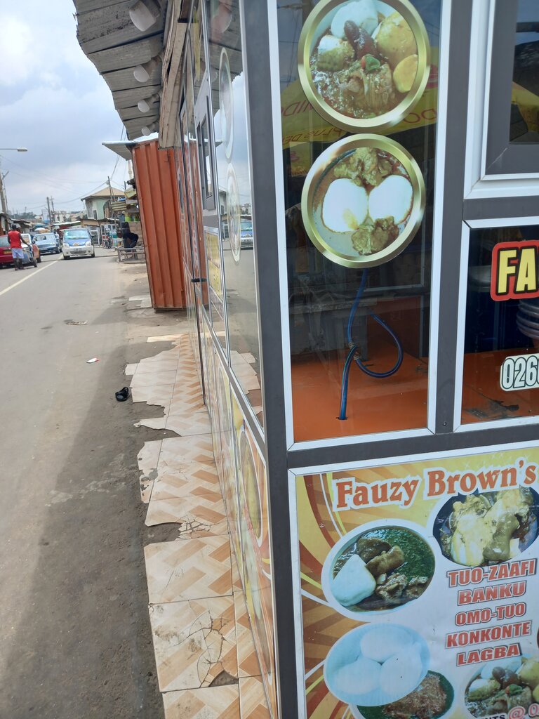 Kantin, yemekhane Fauzy Brown's Kitchen, Akra, foto