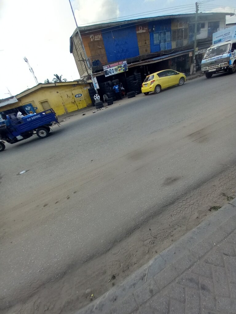 Jant ve lastikçiler G. Victorious Enterprise, Akra, foto