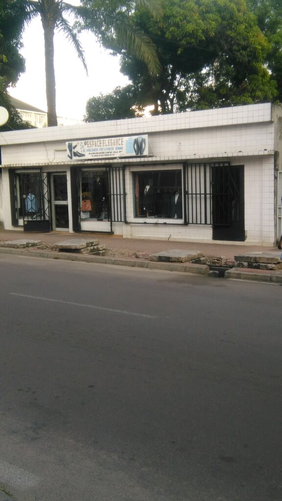 Giyim mağazası Boutique de Prêt à Porter Espace Elegance, Brazzaville, foto