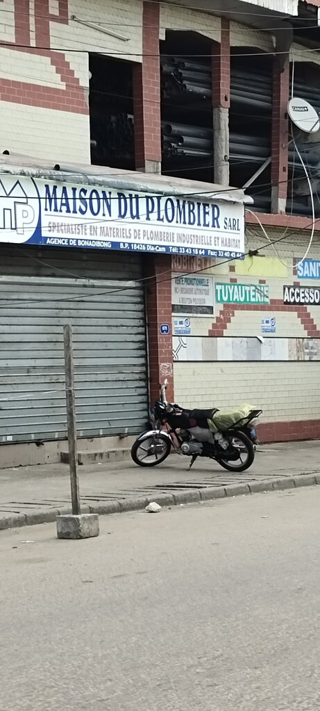 Banyo ve klozet mağazaları Maison du Plombier, Douala, foto
