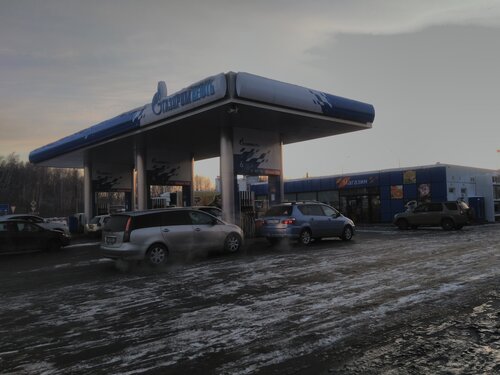 Benzin istasyonu Gazpromneft, Bolotnoe, foto