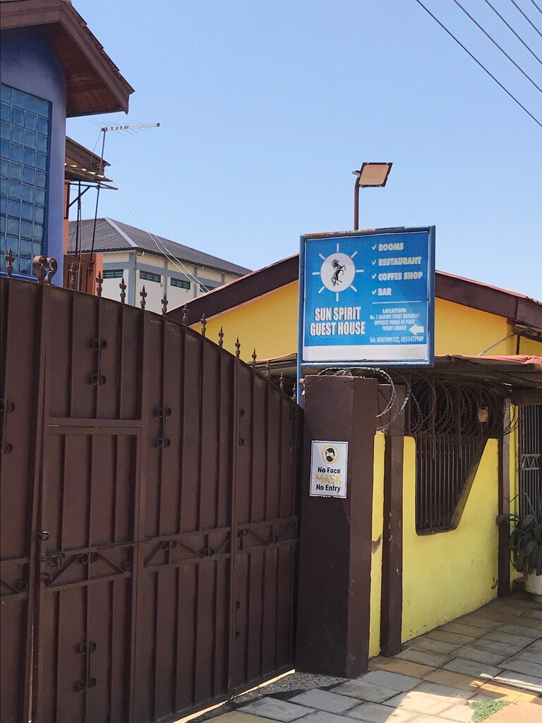 Restoran Sun Spirit Guest House, Akra, foto