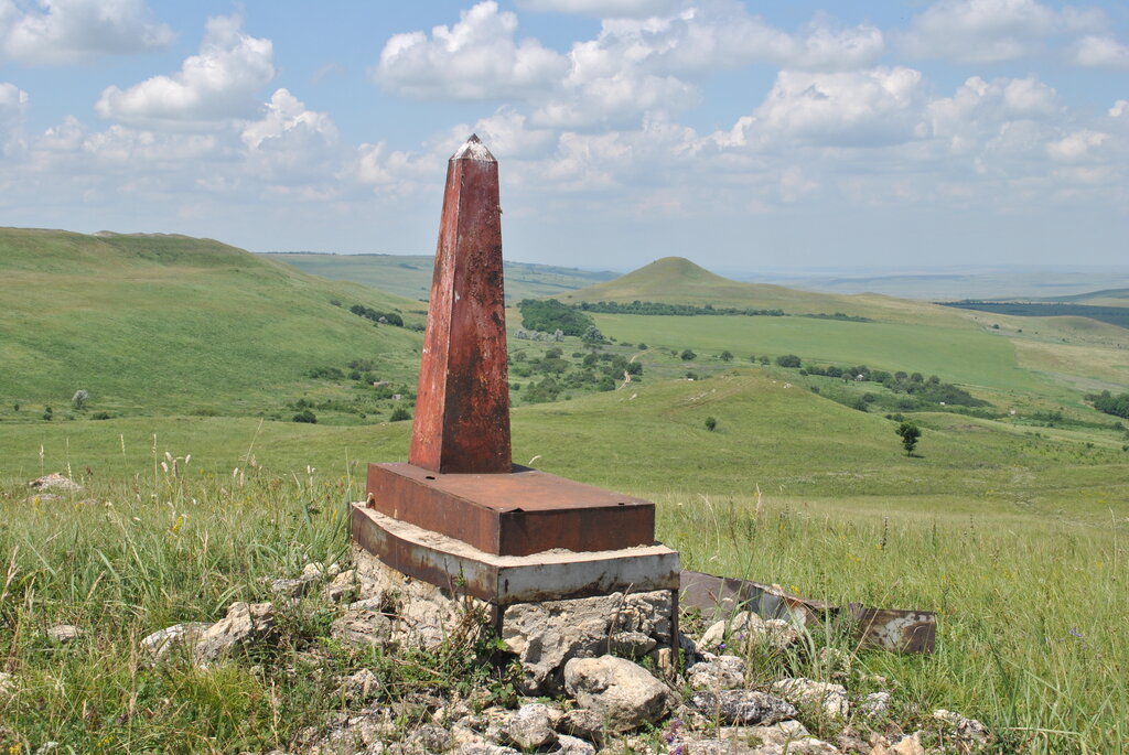 Dağ zirvesi Гора Острая 624 метра, Stavropolski krayı, foto