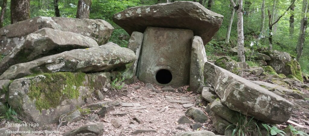 Turistik yerler Dolmens Kapibge, Soçi, foto