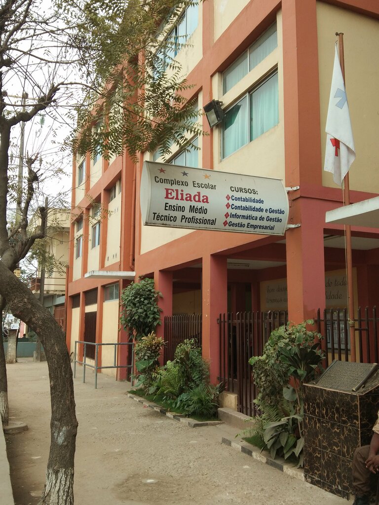 Ortaokul Complexo Escolar Eliada, Loanda, foto