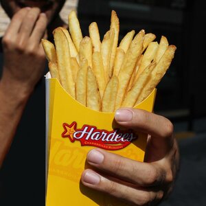Hardee's (Hamdan Bin Mohammed Street No:627), fast food  Abu Dabi'den