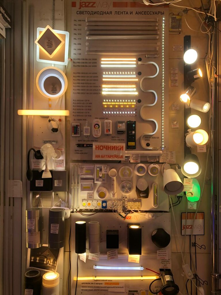 LED sistemleri Lampochki na Yunone, Saint‑Petersburg, foto