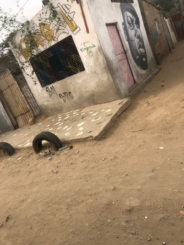 Kafe A Garagem, Loanda, foto