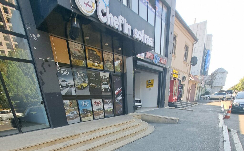 Otomobil satış galerileri S+ cars, Bakü, foto