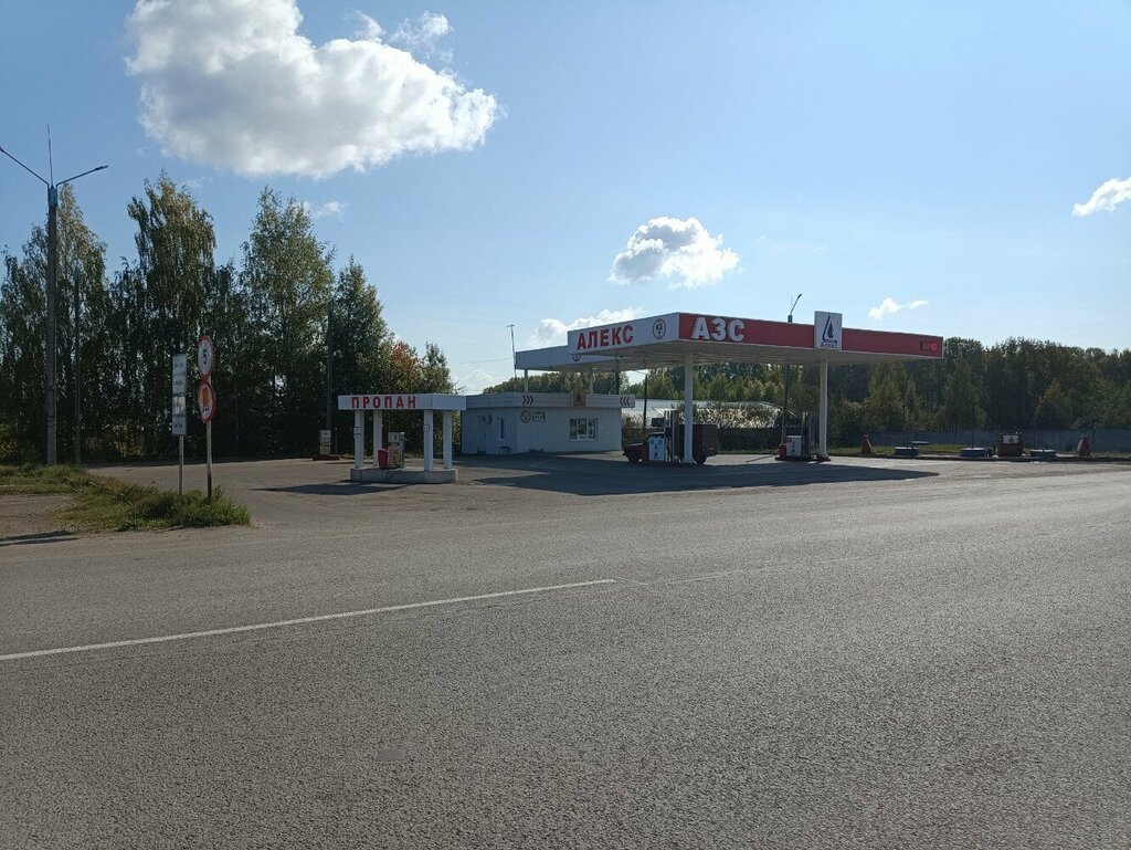 Benzin istasyonu Mnogotoplivnaya Azs Aleks, Kirov, foto