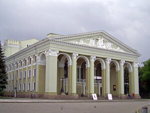 Teatr imeni Gogolya (vulytsia Sobornosti No:23), tiyatrolar  Poltava'dan