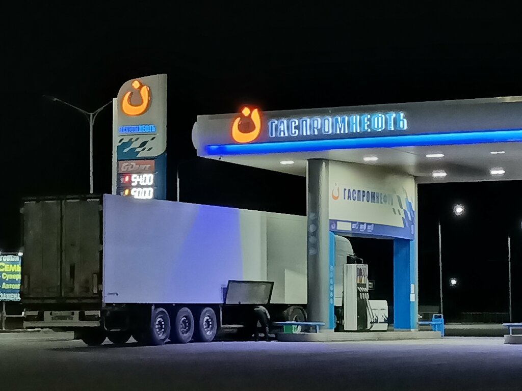 Benzin istasyonu Gaspromneft, Dağıstan, foto