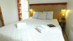 Vvf Villages Le Château sur la Vienne Nedde (Nouvelle-Aquitaine, Haute-Vienne, Arrondissement de Limoges, Nedde, Le Bourg), otel