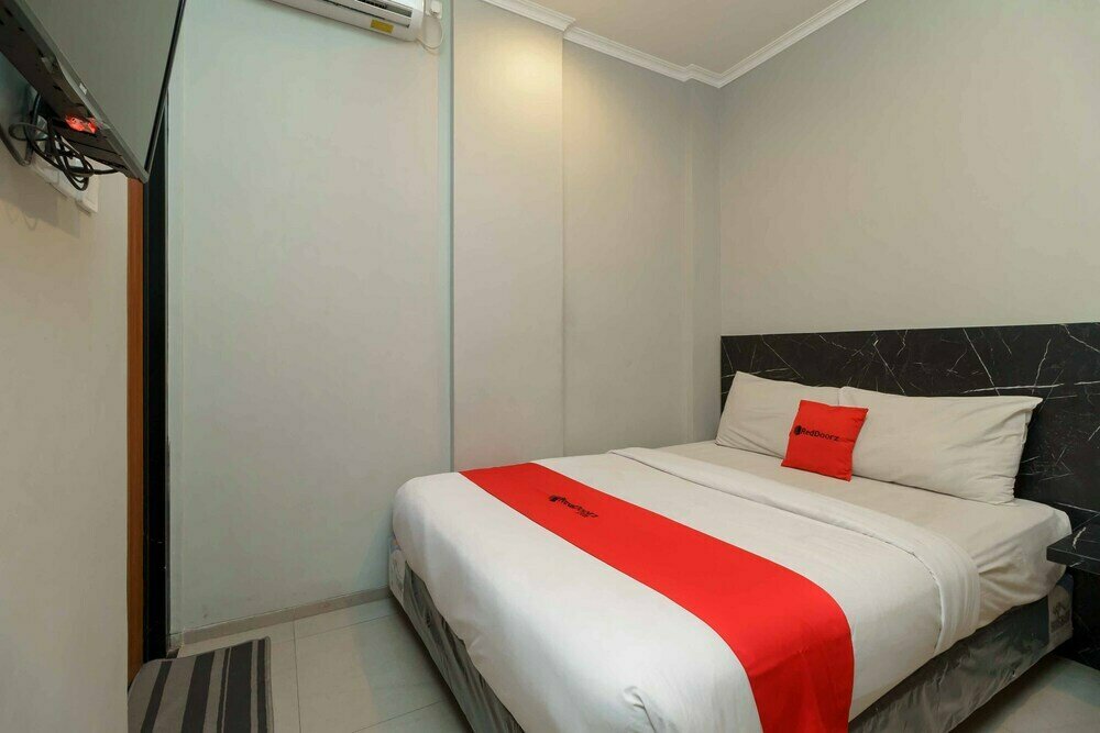 Otel RedDoorz Plus near Radio Dalam 3, Cakarta, foto