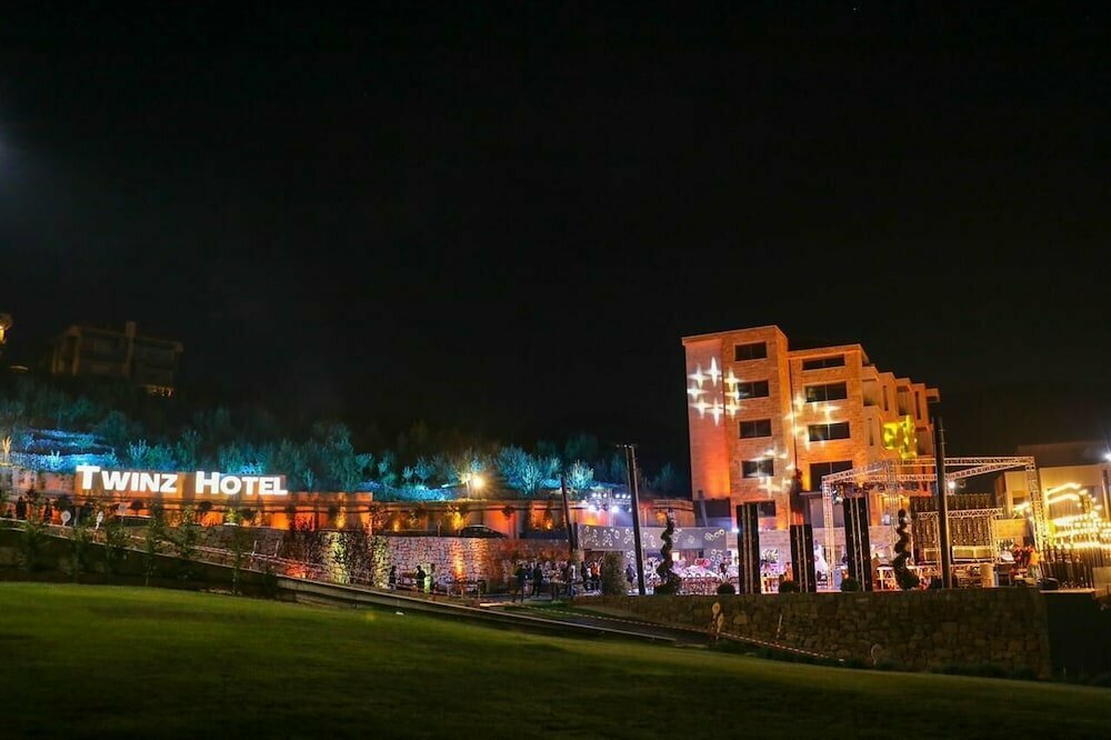 Otel Twinz Hotel, Dünya, foto