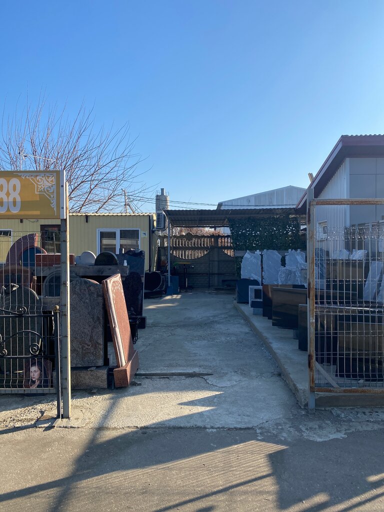 Heykel ve mezarlık taşı üreticileri Мрамор и Гранит, Krasnodar, foto