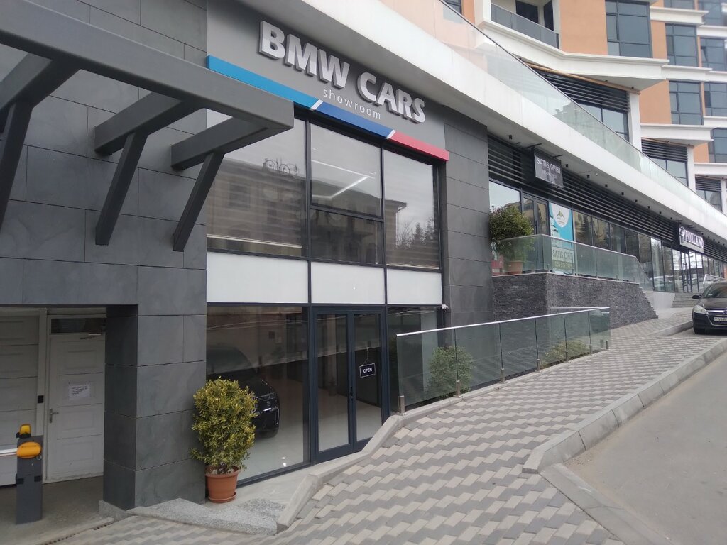 Otomobil satış galerileri BMW Cars Showroom, Bakü, foto