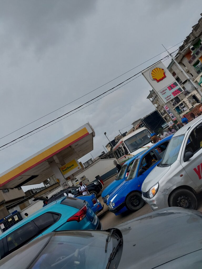 Benzin istasyonu Shell, Abican, foto