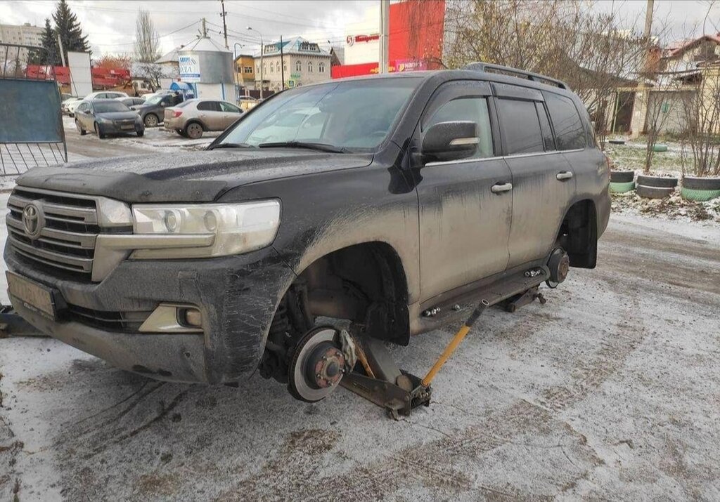 Oto lastik tamiri Tire repair shop on Gubkin, Kazan, foto
