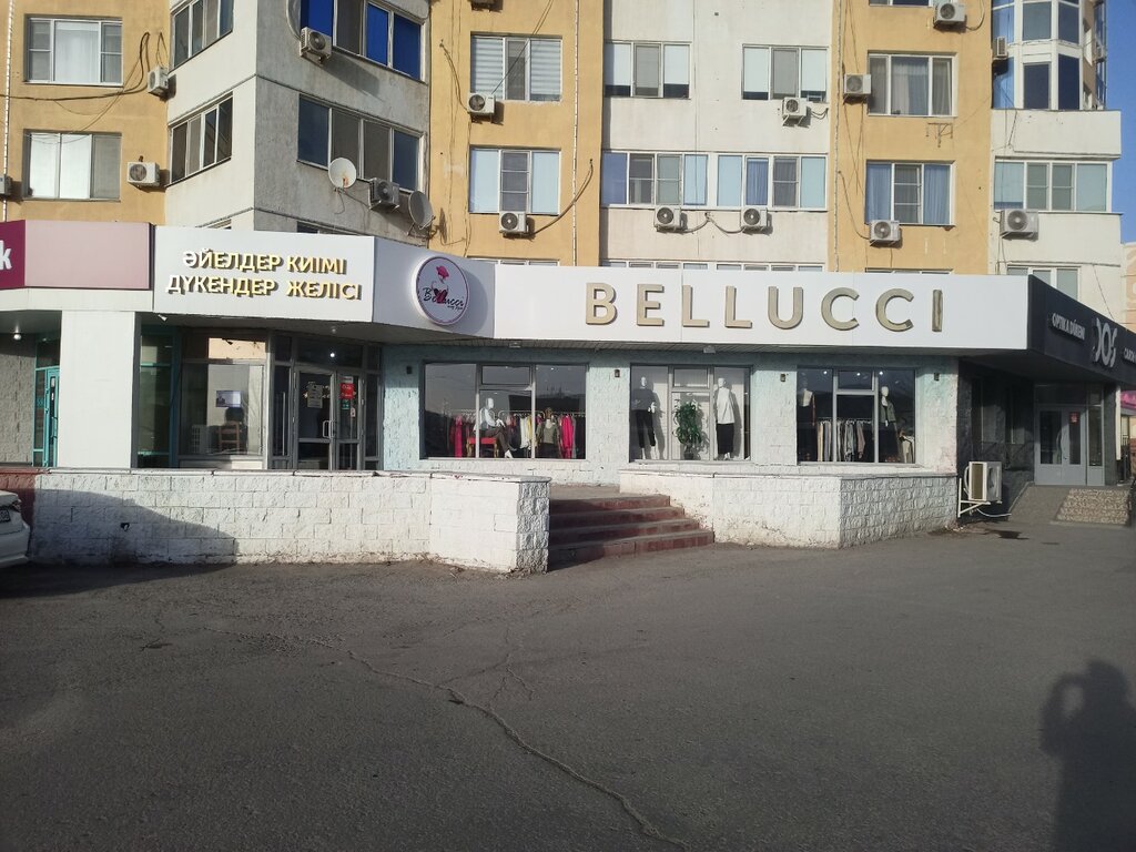 Giyim mağazası Bellucci, Atırav, foto