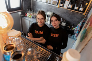 Do. Bro Coffee (Yamalo-Nenets Autonomous Area, Priuralskiy rayon, Labytnangi, skver imeni V. Tsybenko), kahve dükkanları  Labytnangi'den