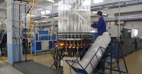 Cam ve cam ürün üreticisi Ural Glass Plant, Ltd, Sverdlovskaya oblastı, foto