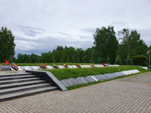 Воинский мемориал Северная окраина (Leningrad Region, Slantsy, Voinskiy memorial Severnaya okraina), mezarlıklar  Slantsy'den