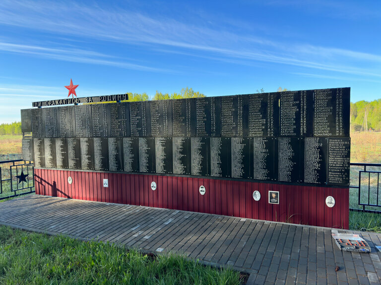 Anıt, heykel Братская могила д. Сычево, Kalujskaya oblastı, foto