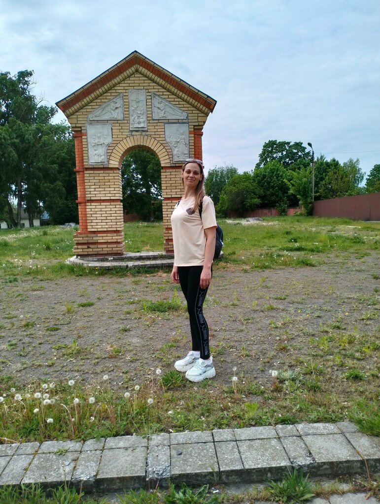 Turistik yerler Арка с барельефами, Novozybkov, foto