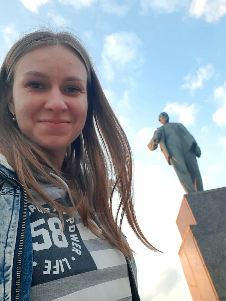 Anıt, heykel В.И. Ленин, Novomoskovsk, foto