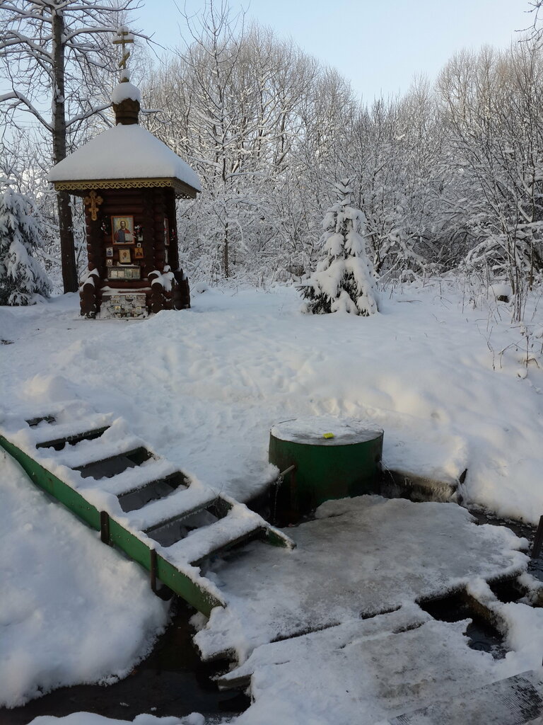 Şapel, haç anıtı Часовня, Moskova ve Moskovskaya oblastı, foto
