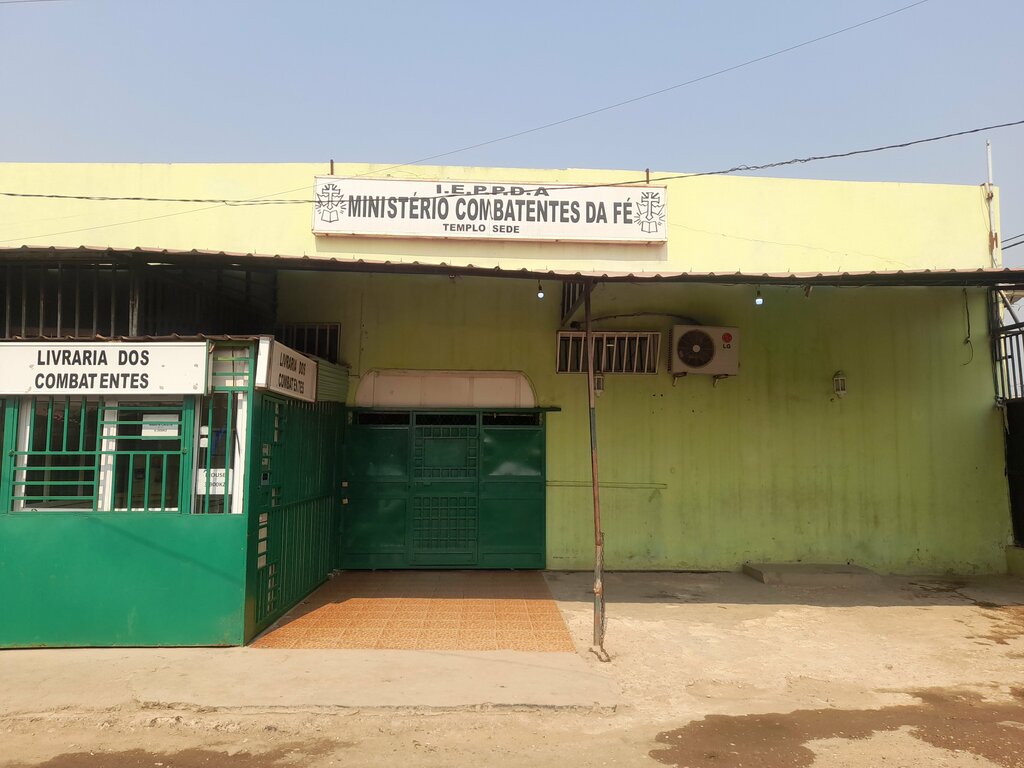 Protestan kilisesi Igreja Pentecostal Combatentes da Fé Sede, Loanda, foto