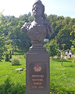 Бюст Императрицы Екатерины Великой (Nizhniy Novgorod, alleya Romanovykh), anıt, heykel  Nijni Novgorod'dan