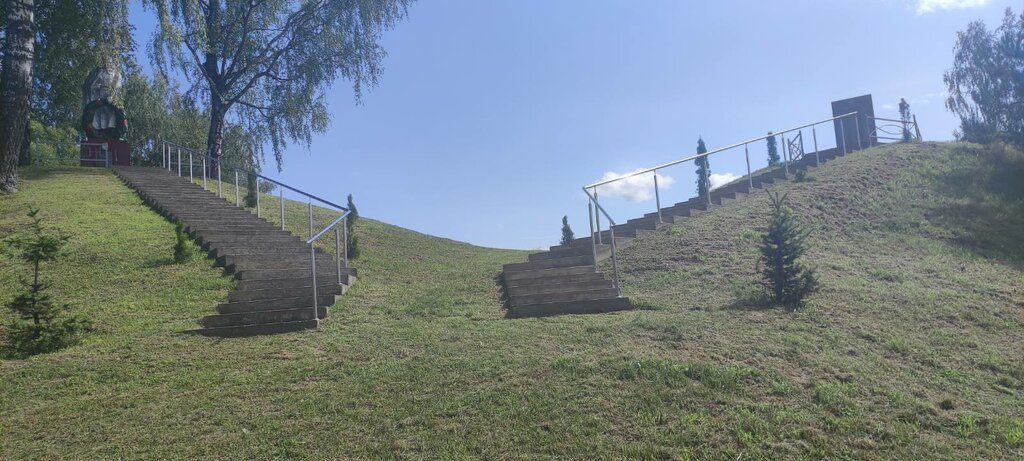 Anıt, heykel Братская могила, Mogiliovskaya oblastı, foto