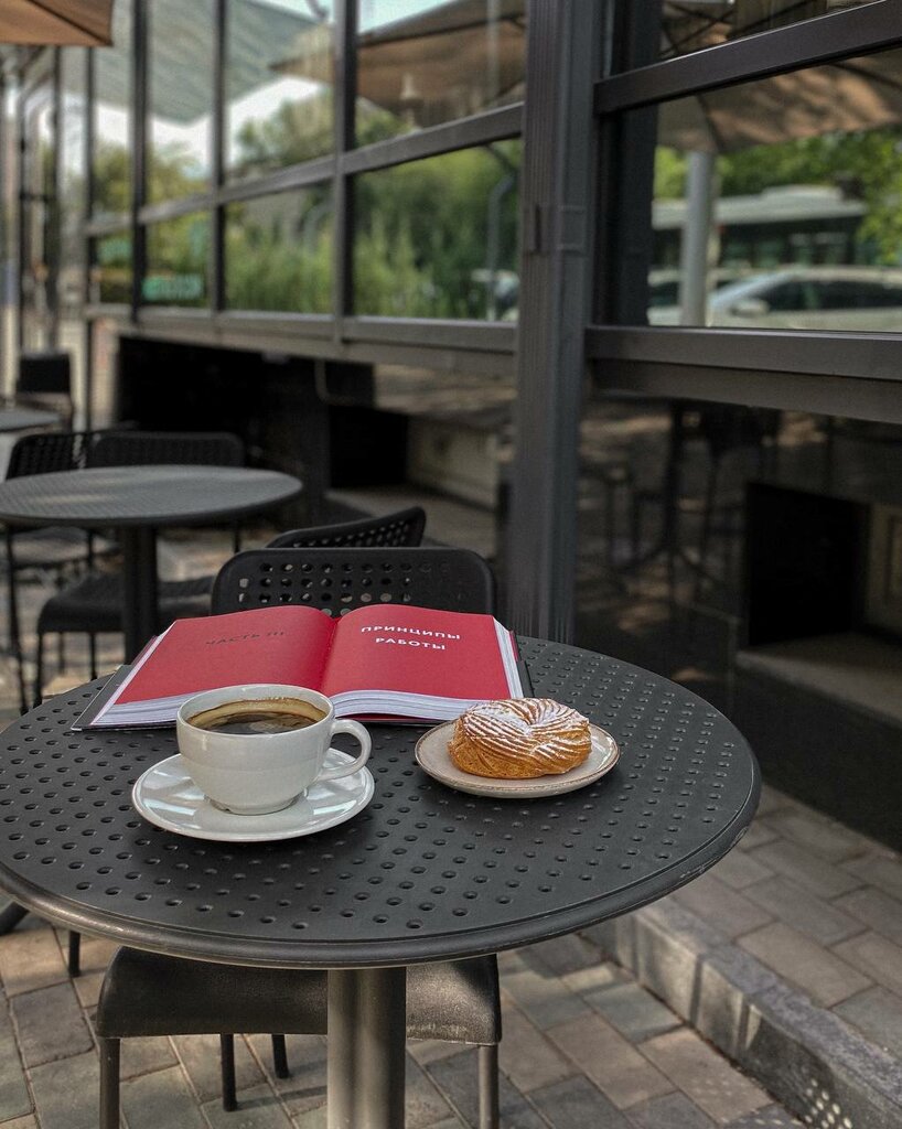 Kahve dükkanları Read and coffee, Almatı, foto