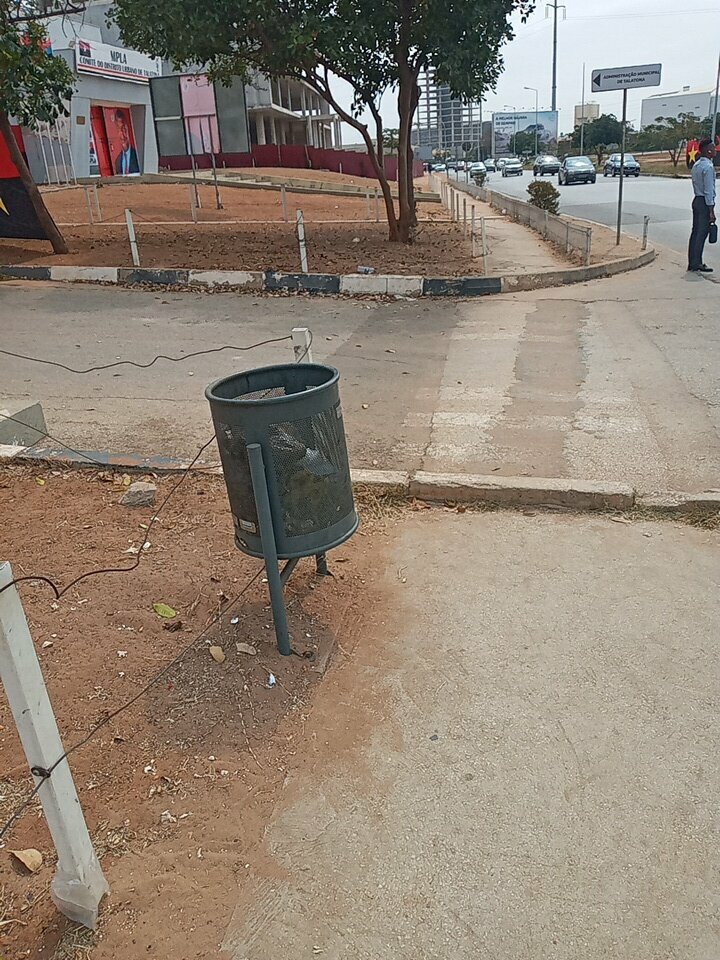 Belediyeler, devlet daireleri Comité do MPLA Distrito Urbano de Talatona, Loanda, foto