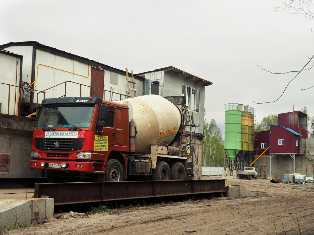 Endüstriyel altyapı Semenovsky beton, Semenov, foto