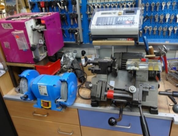 Ayakkabı tamiri Multi-Service Kitzinger Schuh & Schlüsseldienst, Kitzingen, foto