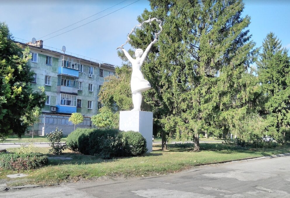 Park, sokak heykeli Баба с голубями, Zelenodolsk, foto
