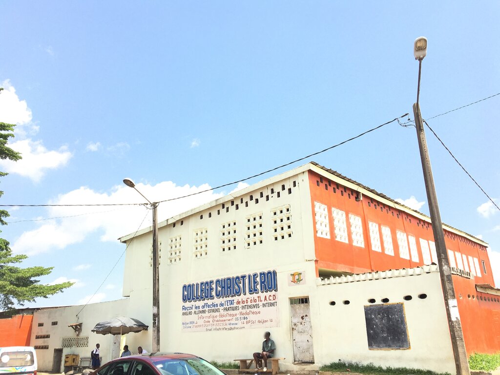Ortaokul Christ The King College, Abican, foto