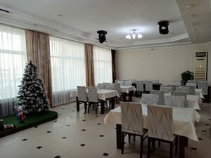 Grand (ulitsa Frunze No:184А), kafe  Korenovsk'tan