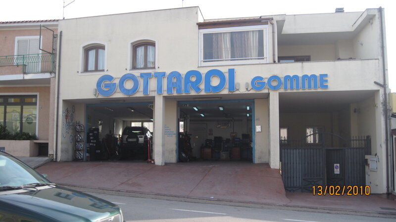 Jant ve lastikçiler G. R. Gomme Affiliato Gottardi Gomme, Sardunya, foto