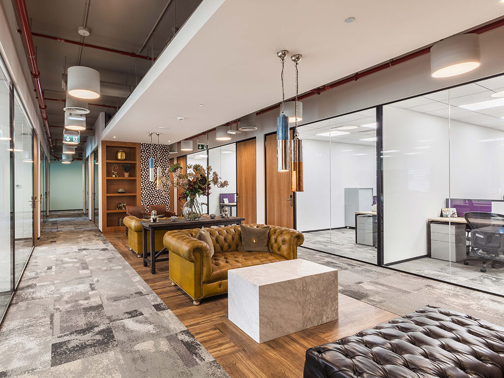 Göçmen büroları Astons, Dubai, foto