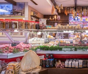 Angione Macelleria & Gastronomia (Via Donizetti No:21, Cassino), restoran  Cassino'dan