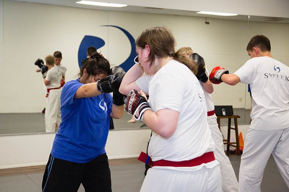 Spor ve eğlence merkezi Swiftkick Martial Arts, Kaliforniya Eyaleti, foto