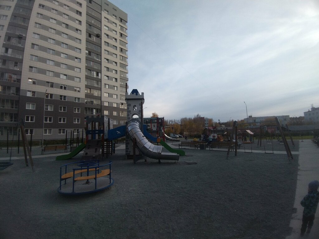 Oyun alanı Playground, Novosibirsk, foto