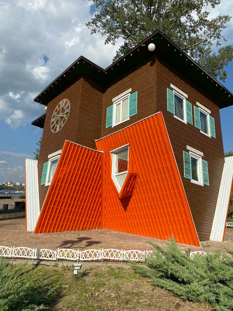 Müzeler ve sanat galerileri Перевернутый Дом, Rostov‑na‑Donu, foto